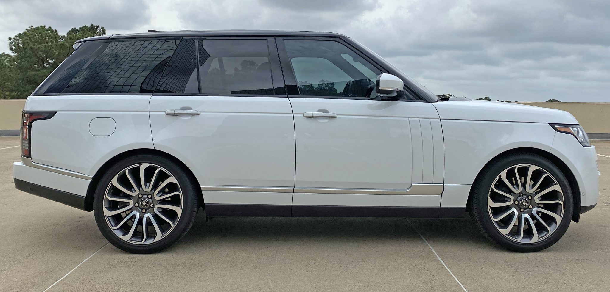 Vellum Venom: 2017 Range Rover Autobiography | Hagerty Media