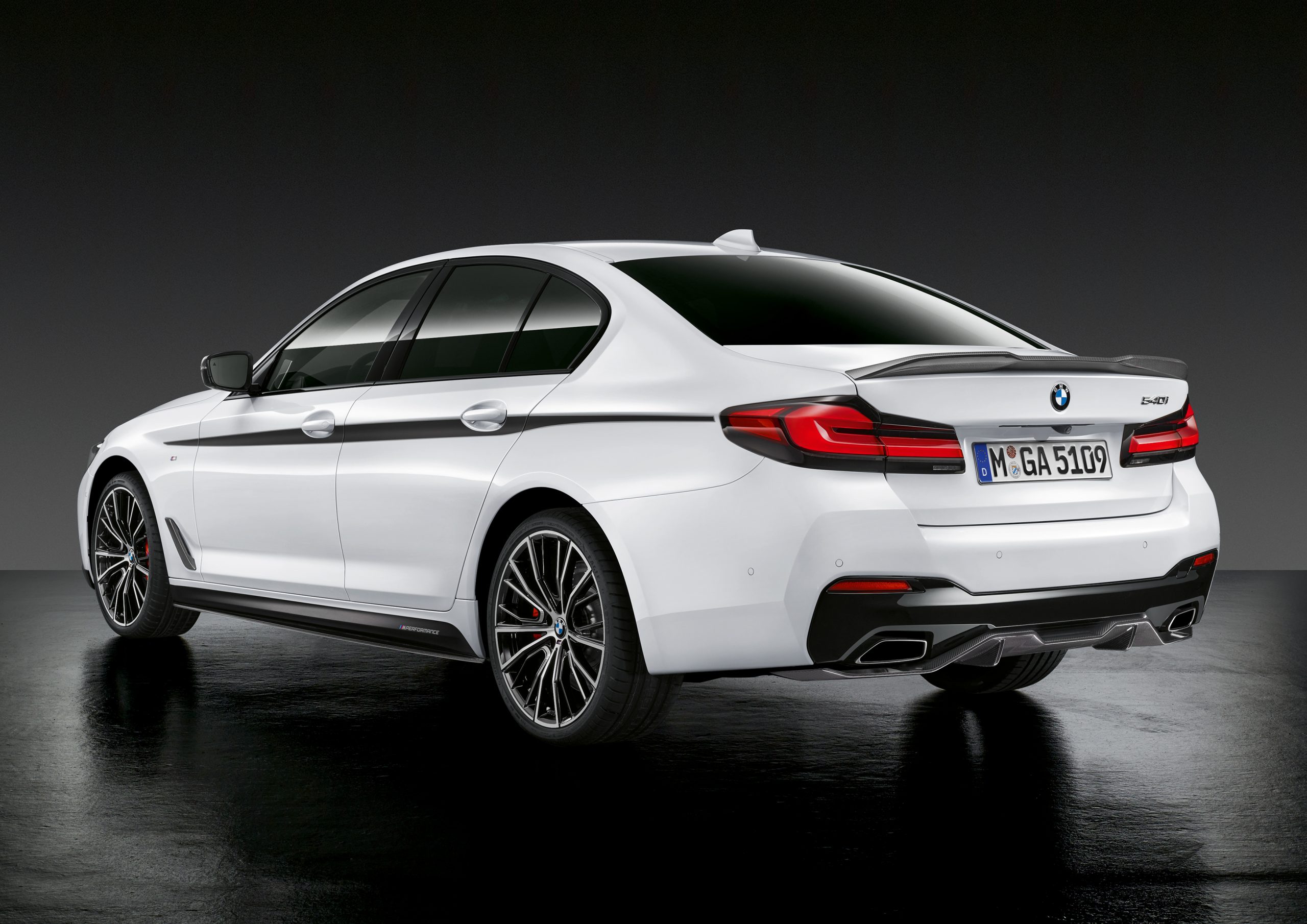 BMW's refreshed 5 Series goes hybrid with a bigger grille | Hagerty Media