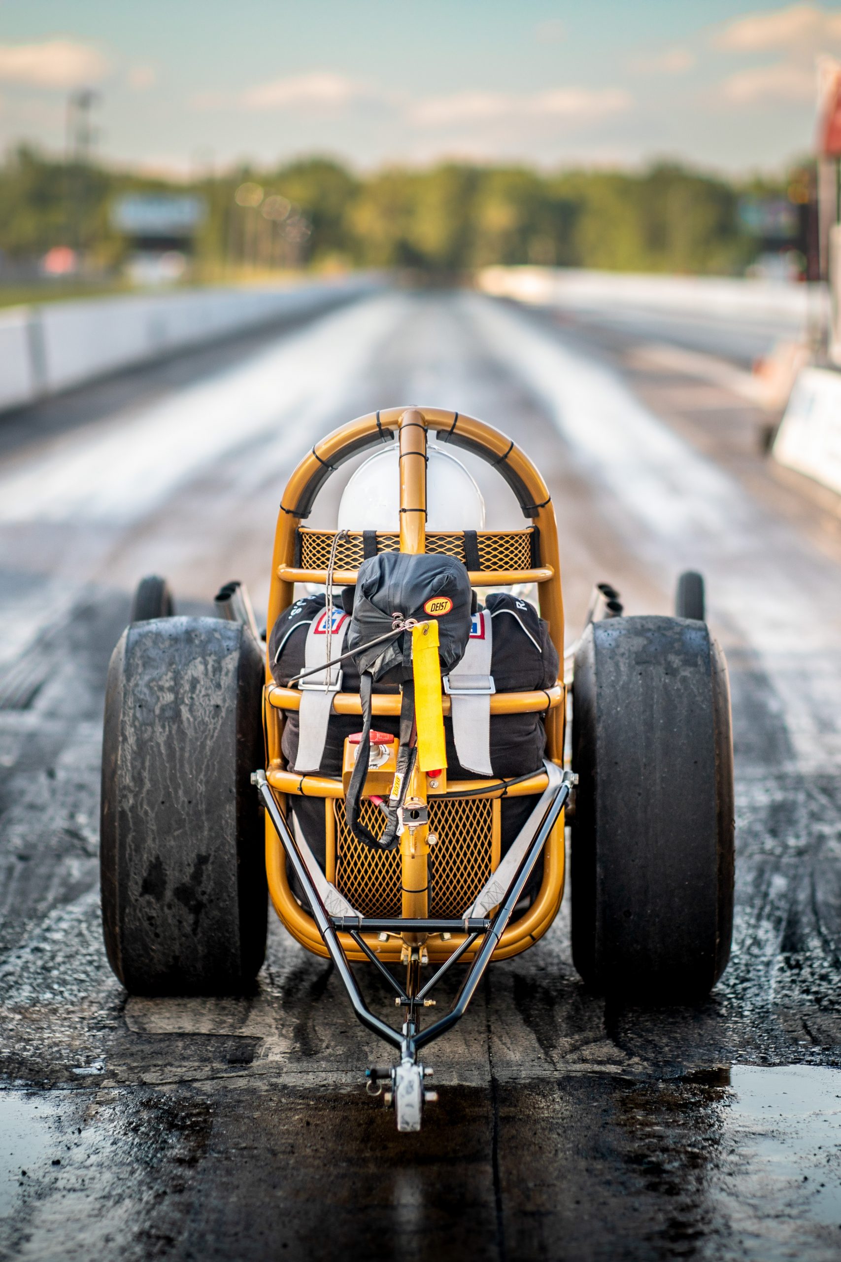 Nostalgic straight-line racers keep Detroit's drag strip flame alive ...