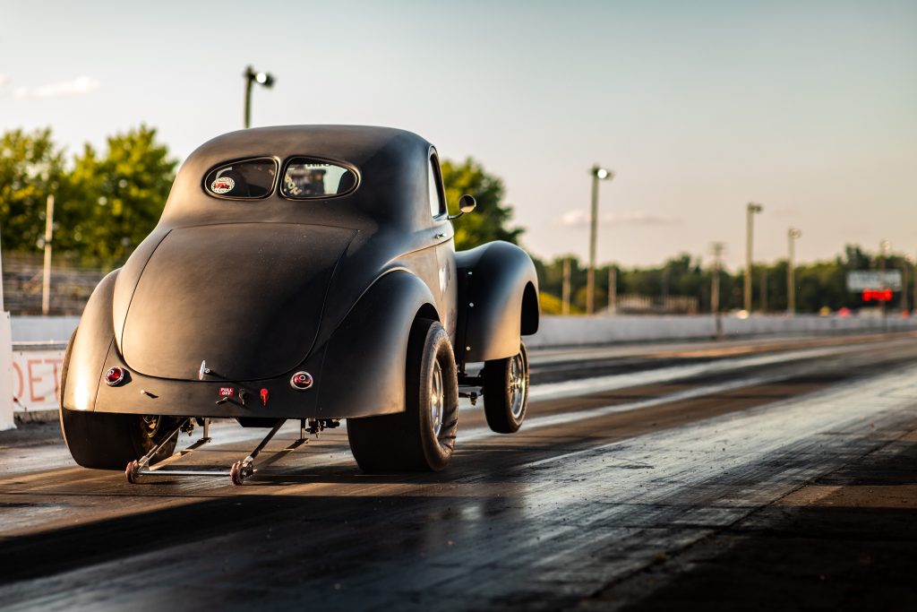 Nostalgic straight-line racers keep Detroit's drag strip flame alive ...