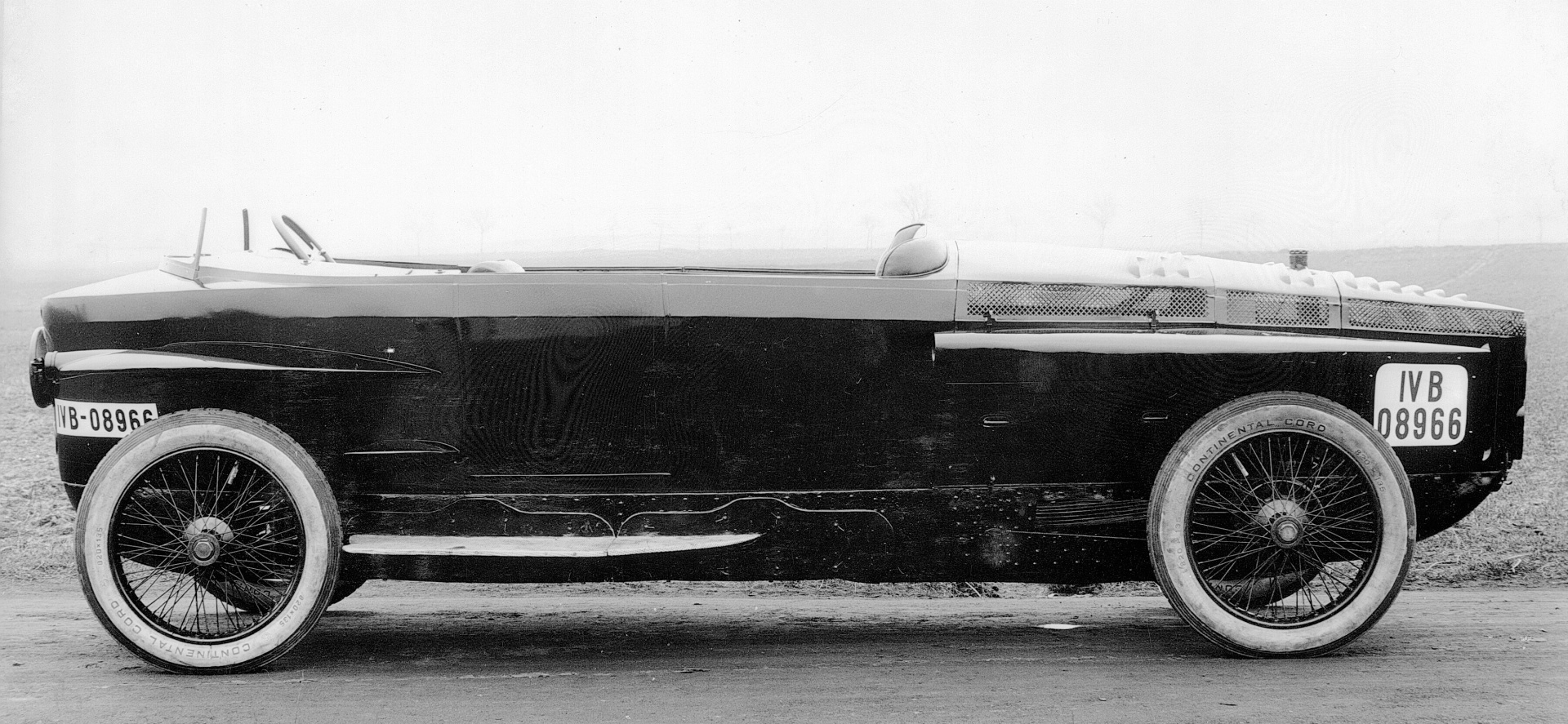 How the 1921 Rumpler Tropfenwagen foreshadowed today’s mid-engine race ...