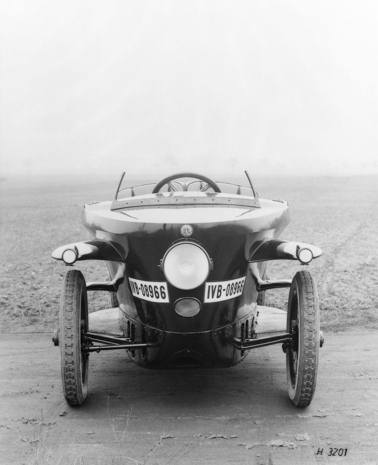 How the 1921 Rumpler Tropfenwagen foreshadowed today’s mid-engine race ...