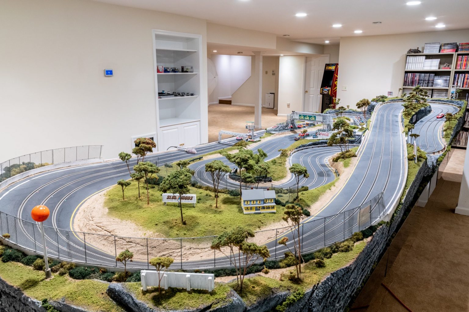 The bidding race is on for another meticulous 1:32-scale Slot Mods ...