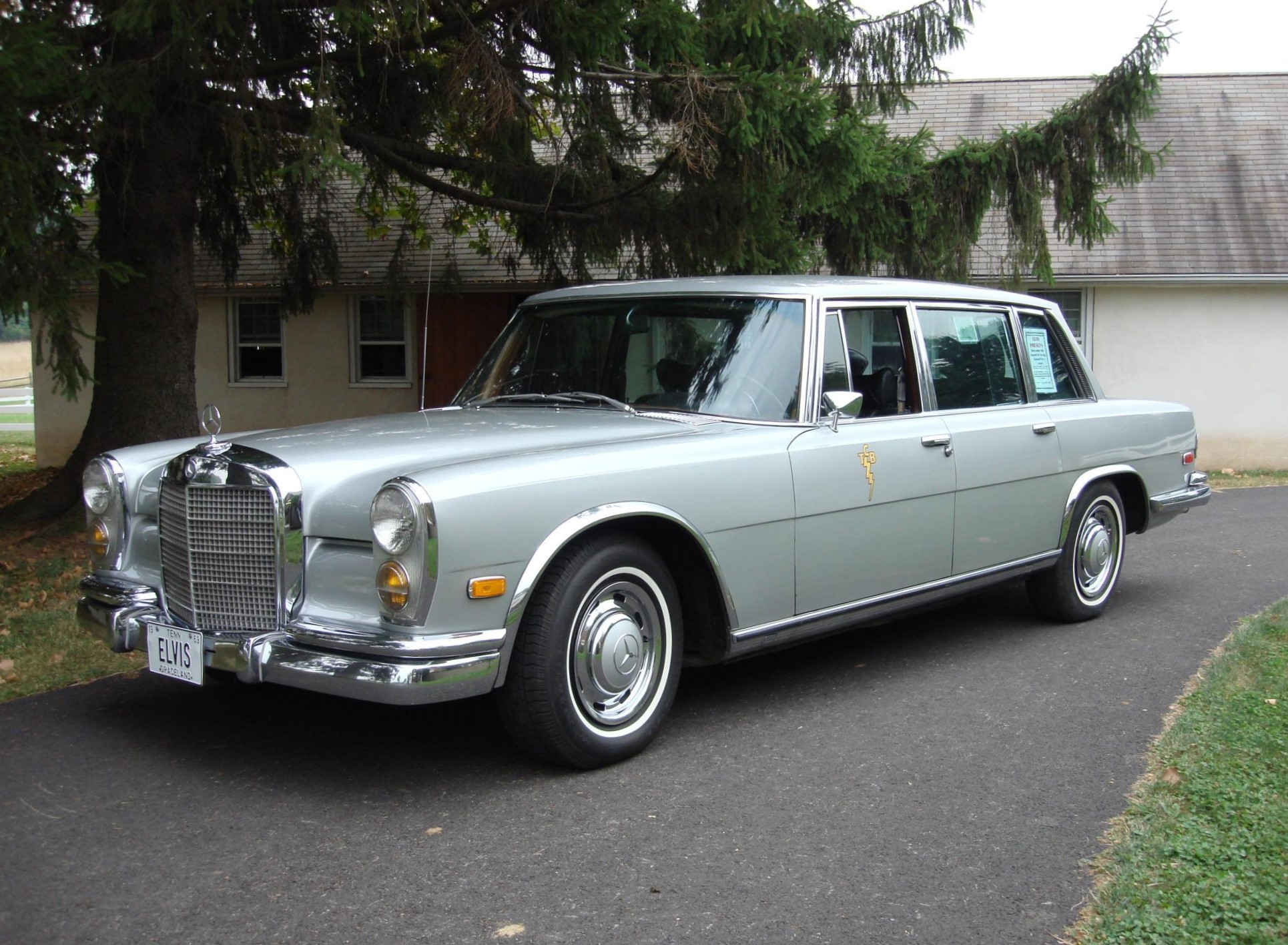 Elvis Presley’s 1969 Mercedes-Benz 600 limo sells for $293,888 ...
