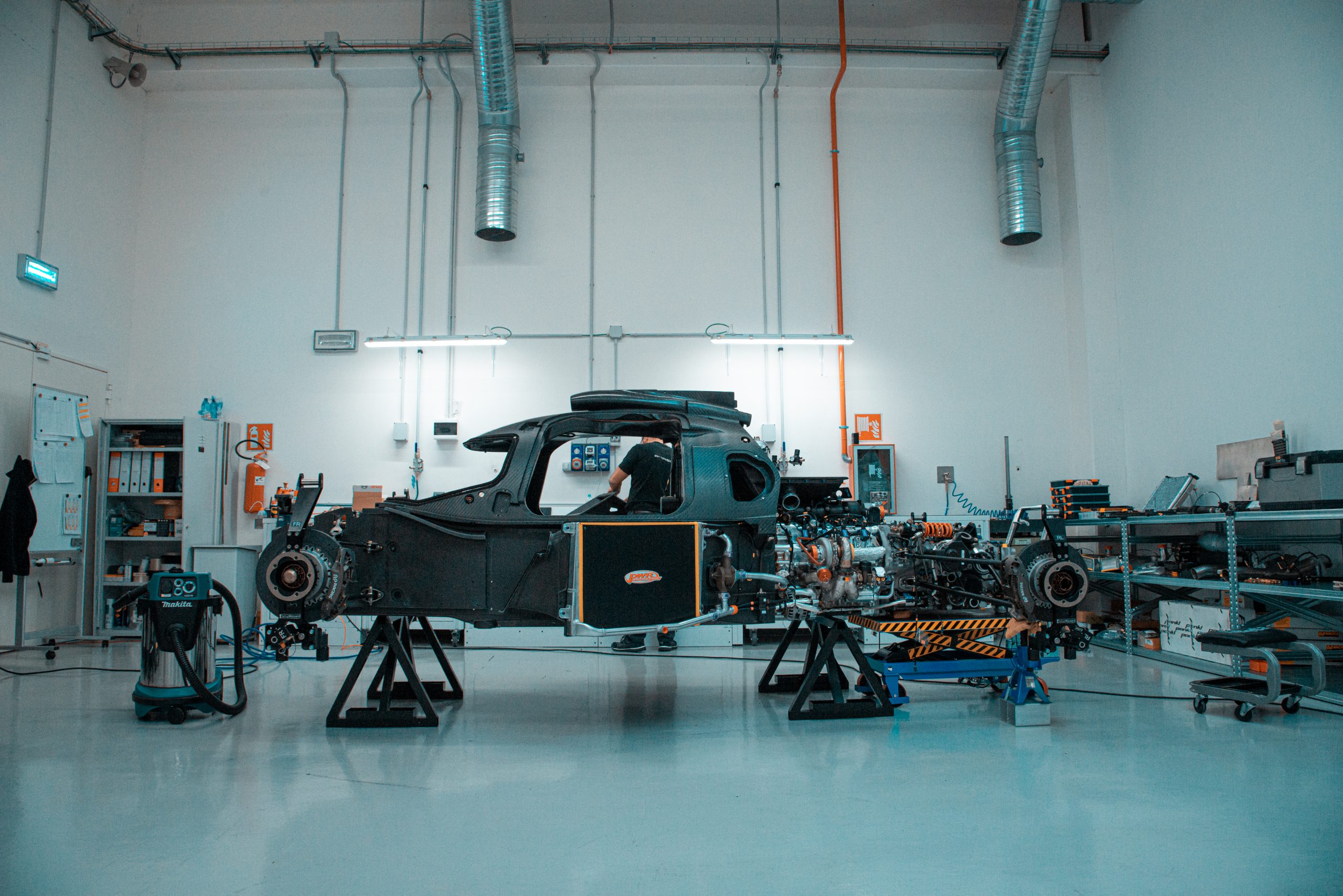 SCG 007 LMH racer flashes carbon-fiber bodywork at debut track outing ...