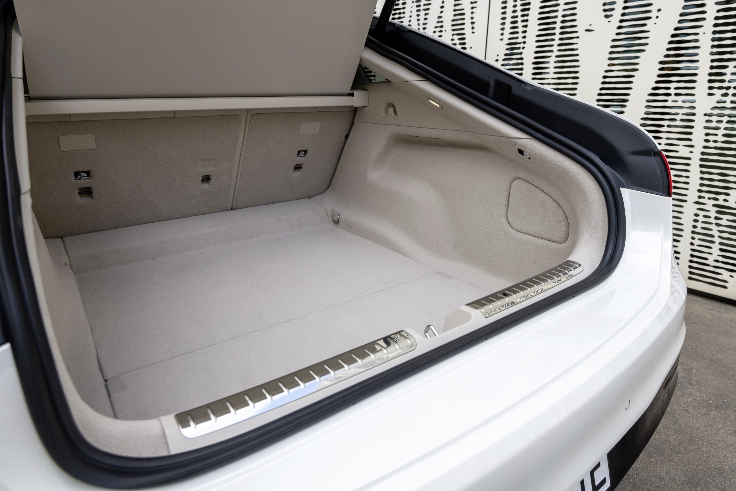 First Look Review: 2022 EQS 580 4MATIC by Mercedes-EQ | Hagerty Media