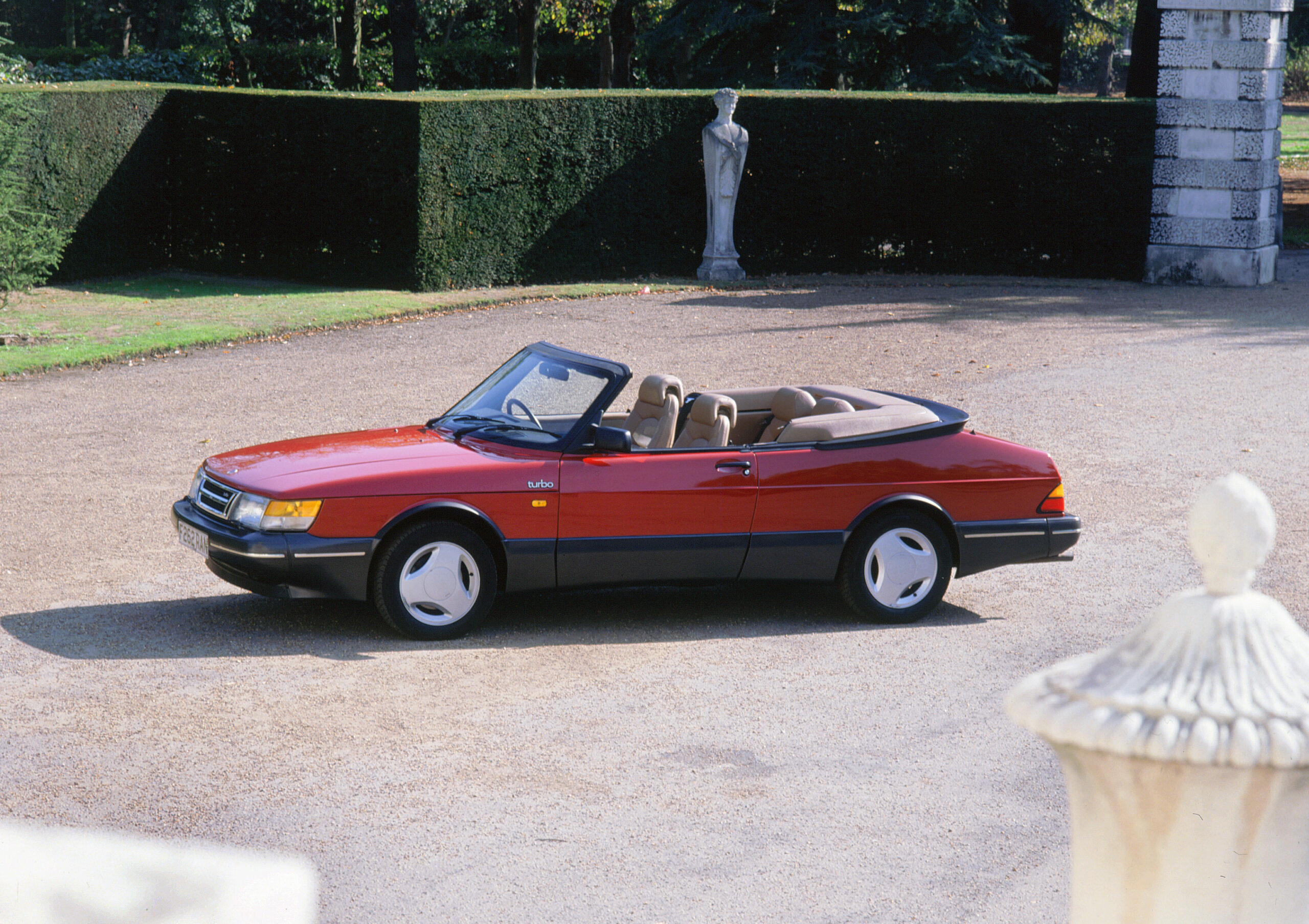9 out of 10 Hipsters Agree: The 1987–93 Saab 900 Turbo Is a Sweet ...