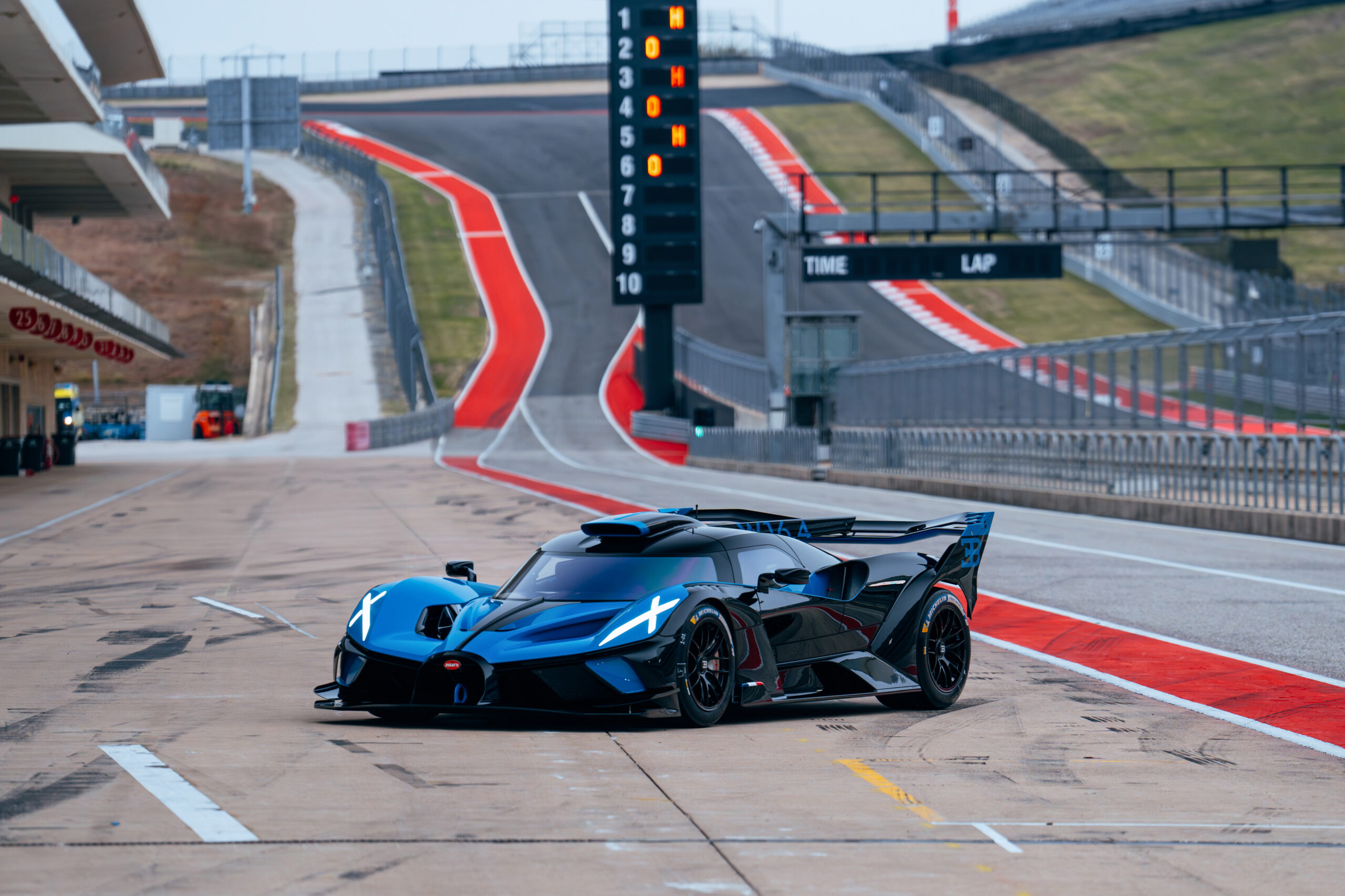 Watch a Bugatti Bolide Top 200 mph at the Circuit of the Americas ...