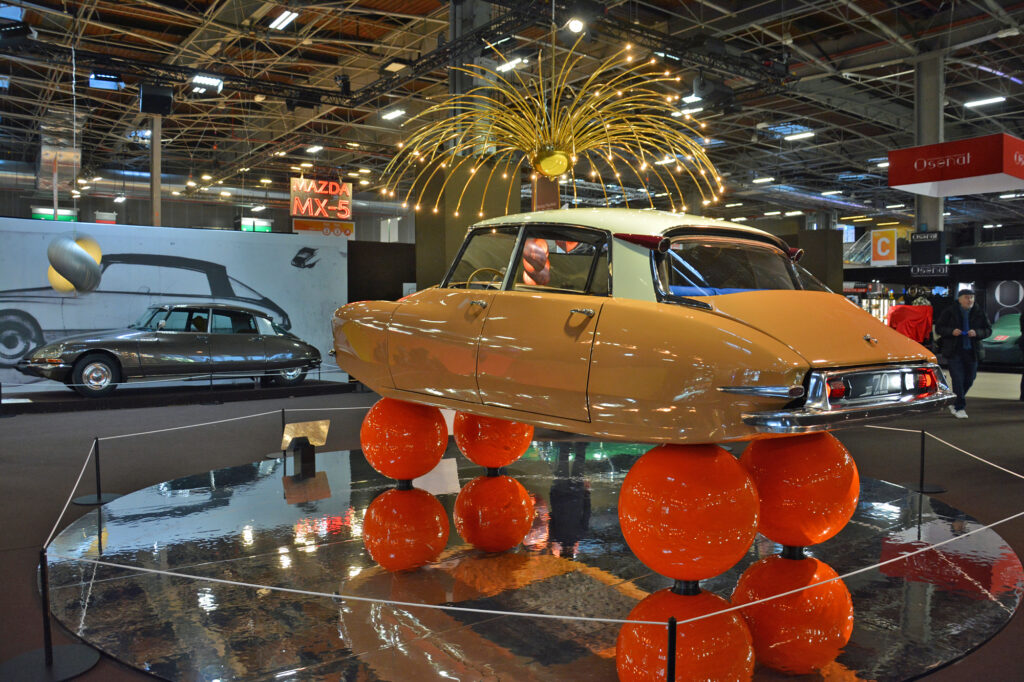Citroën DS Balloon Car Takes Flight at Retromobile - Hagerty Media